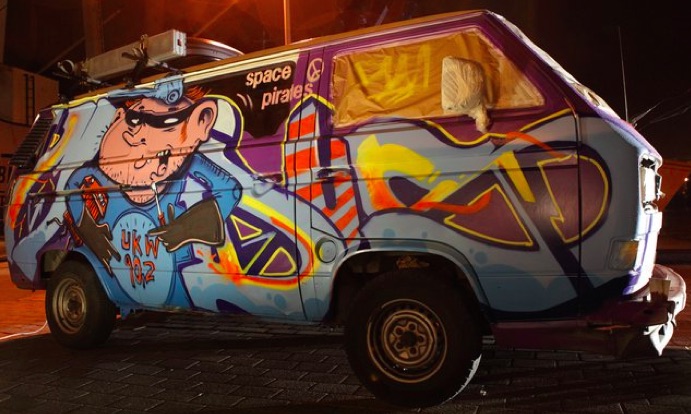 VW Bus graffiti Fotobus T3 für das zuparken Festival 2011 : BusChecker